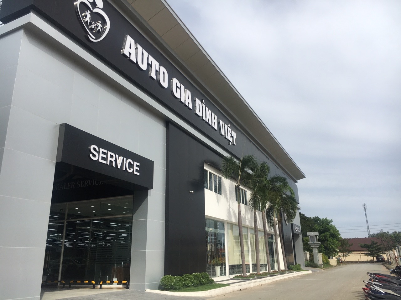 Automotive service center - Paragon